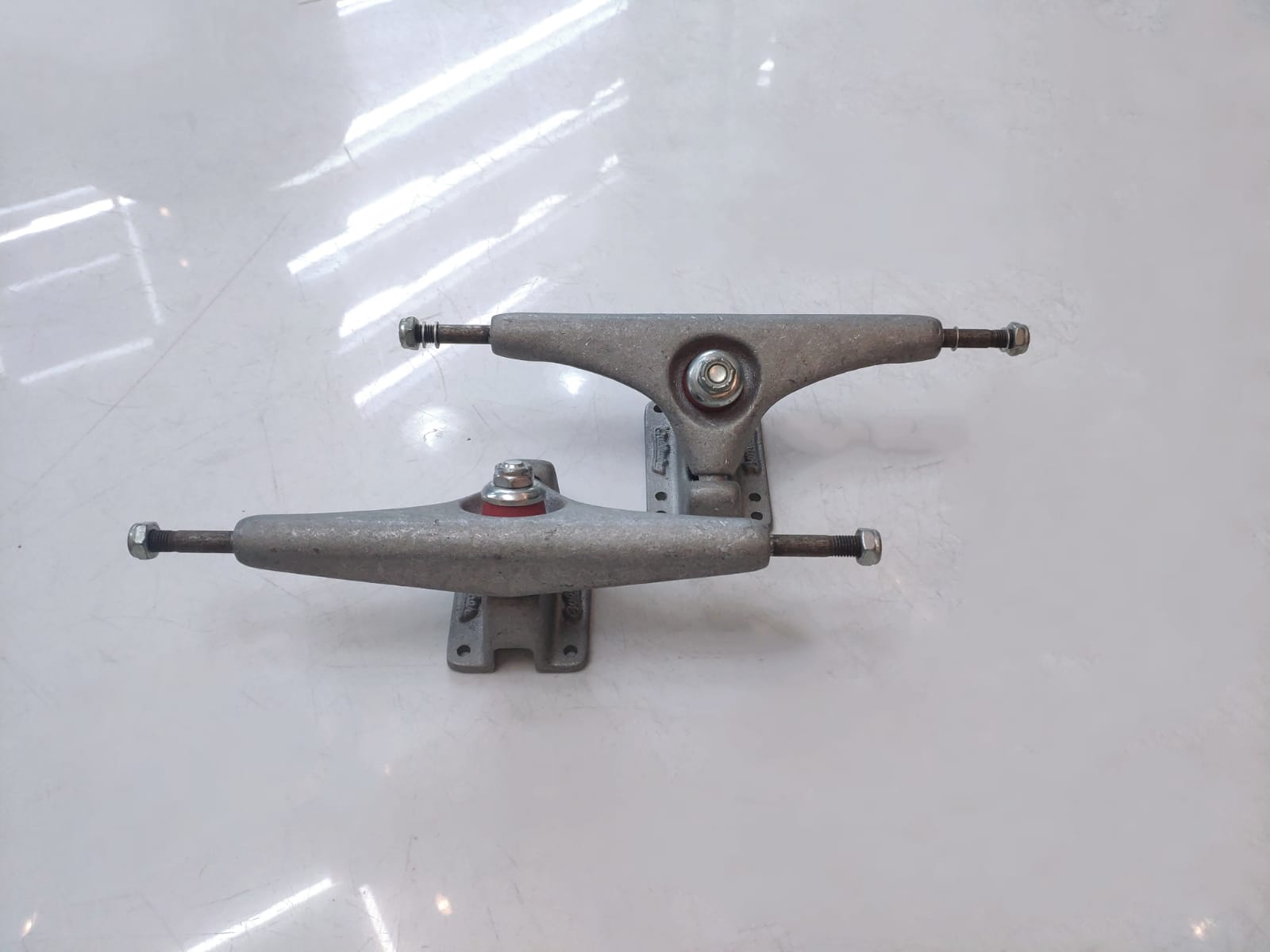 Trucks Gullwing Bomber Neil Carver USA 185 mm – OLDISCOOL